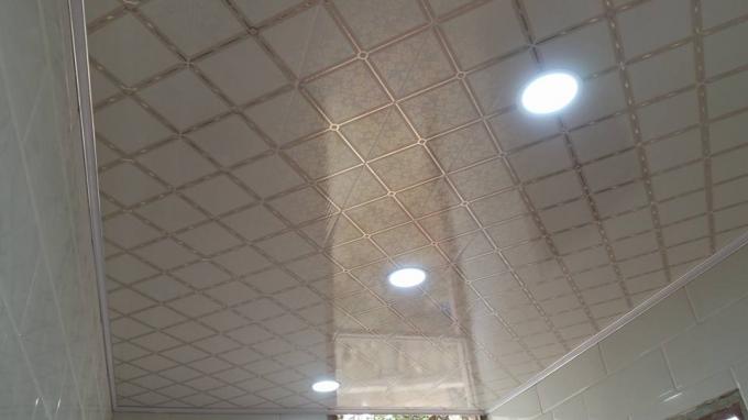 Anti Aging PVC Ceiling Tiles / Bathroom Ceiling Tiles Panels Easy Setting